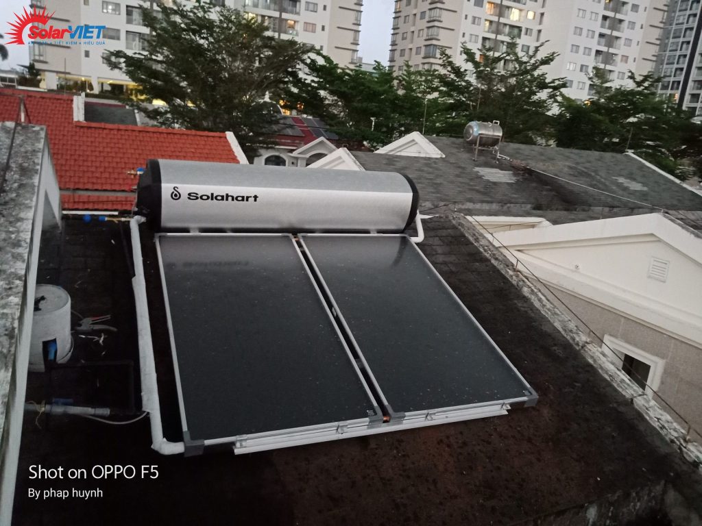 Solahart Model 302L dòng máy nước nóng NLMT cao cấp của Solahart.